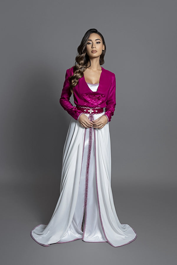 Caftan col bénitier, jupe fluide, cloche, coupe ajusté, ceinture orientale